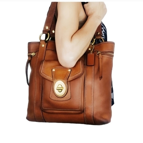 Coach | Bags | Coach Gigi Turnlock Whiskey Saddle Leather Shoulder Tote ...